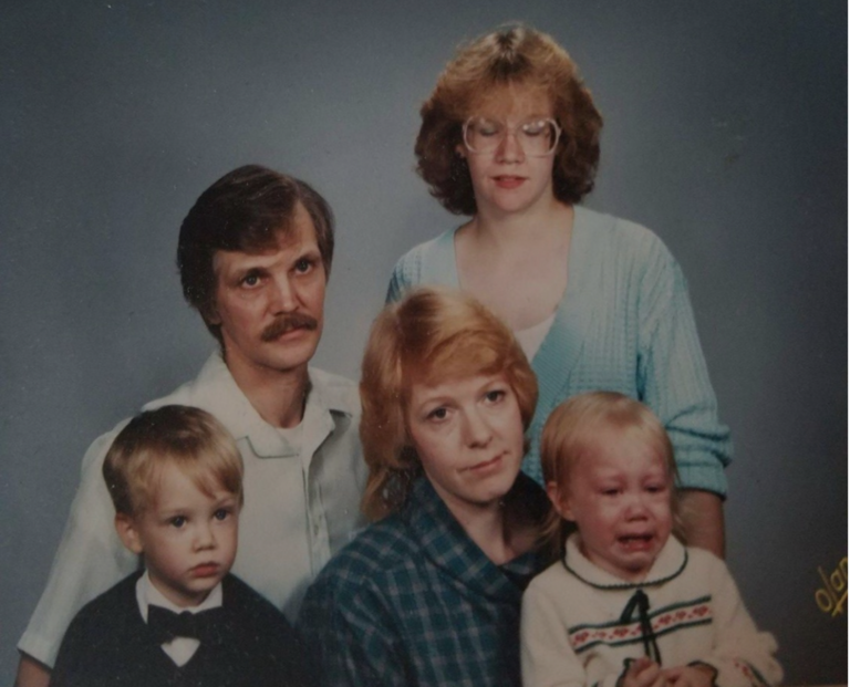 Funny Family Portraits | Awkward & Bad Family Portraits